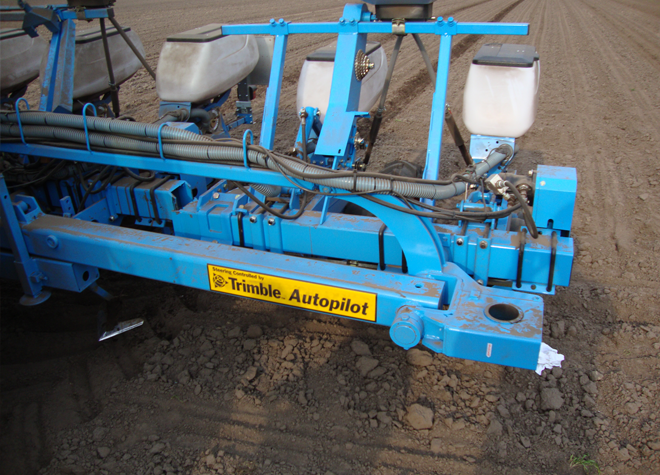 Autopilot™ Automated Steering System - Trimble Agriculture